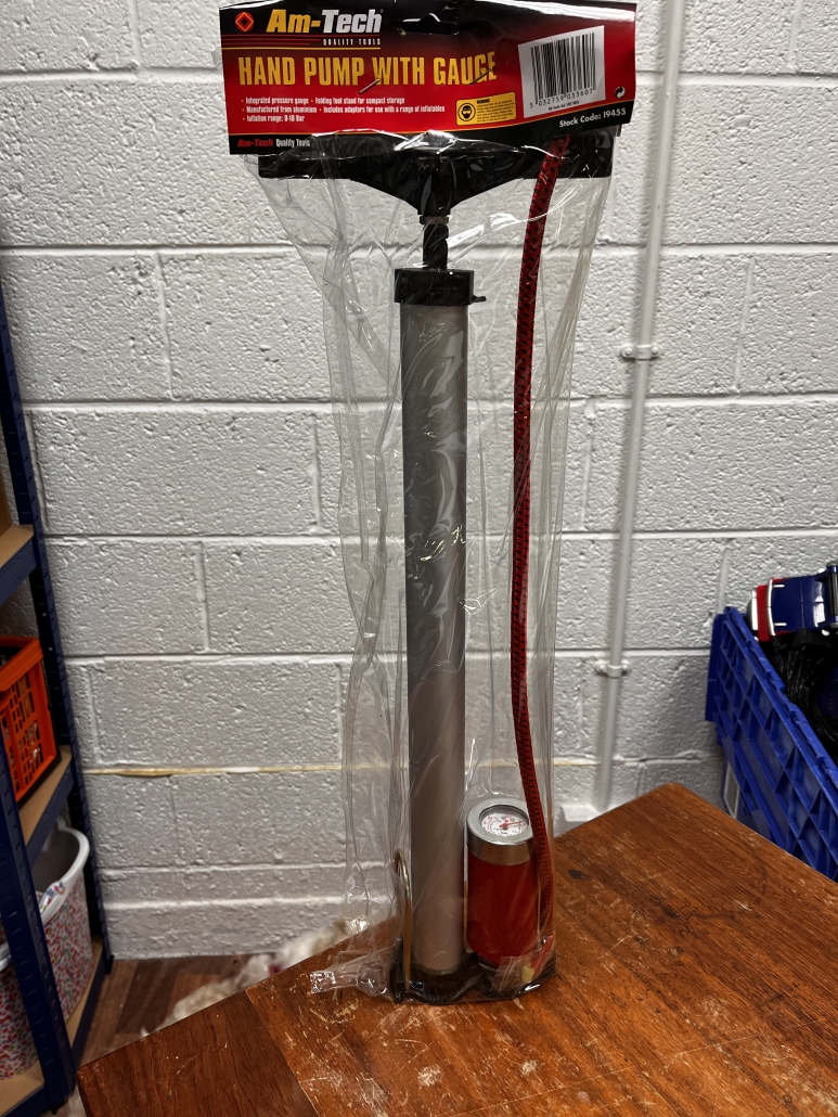Stirrup Pump with Gauge - Science2Life